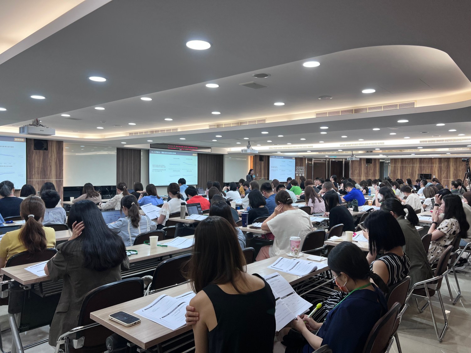 【CMRI X Crescendo Lab】 2023上半年美妝產業趨勢論壇 - 美妝行銷總研 CMRI美妝行銷總研